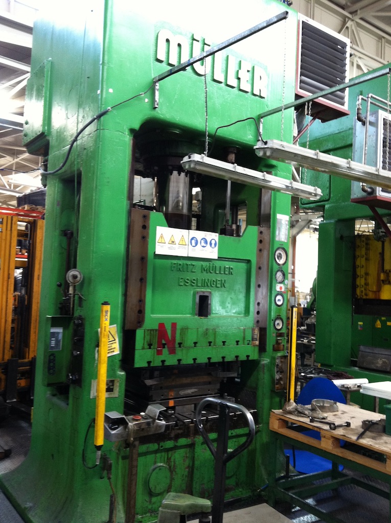 MULLER Hydraulic Press ZE 250/300-125.11.4. – 250 tons (1970 ...