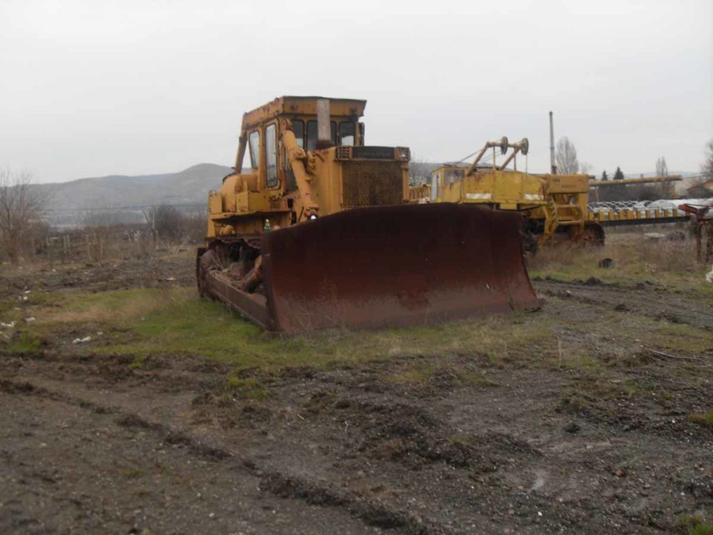 KOMATSU Track Bulldozer, working, slightely used D355A | Machinery Delivery