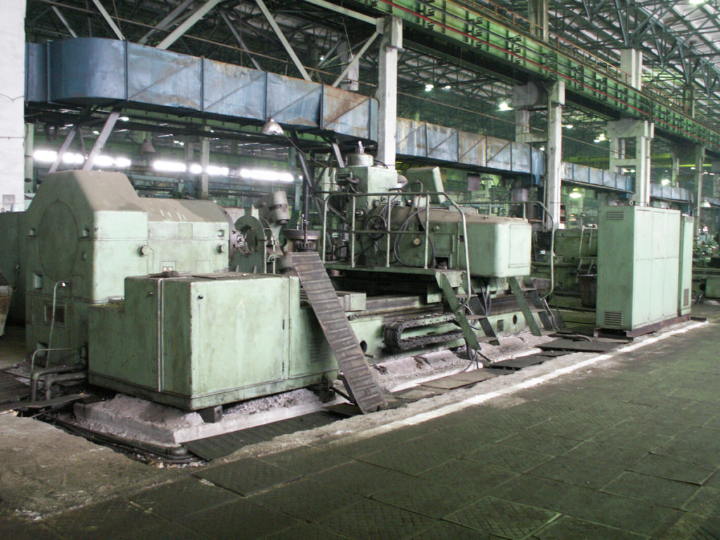 KOLOMNA Horizontal Gear Hobber, visible under power 5V373P, gearing ...