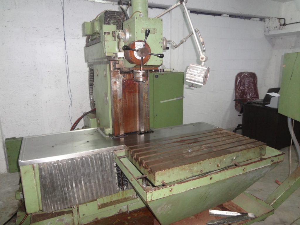 HERMLE CNC MILLING MACHINE UWF 851 (1988) Siemens 810, 850mm table ...