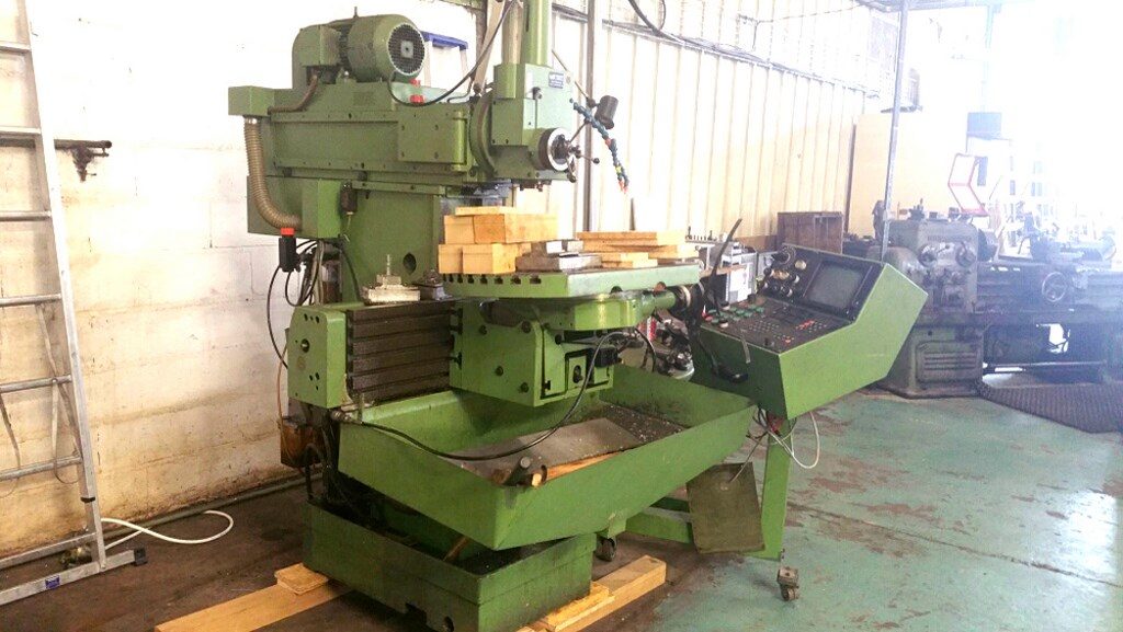MAHO CNC Mill MH600P with TNC 135 control, inclining and rotating table ...