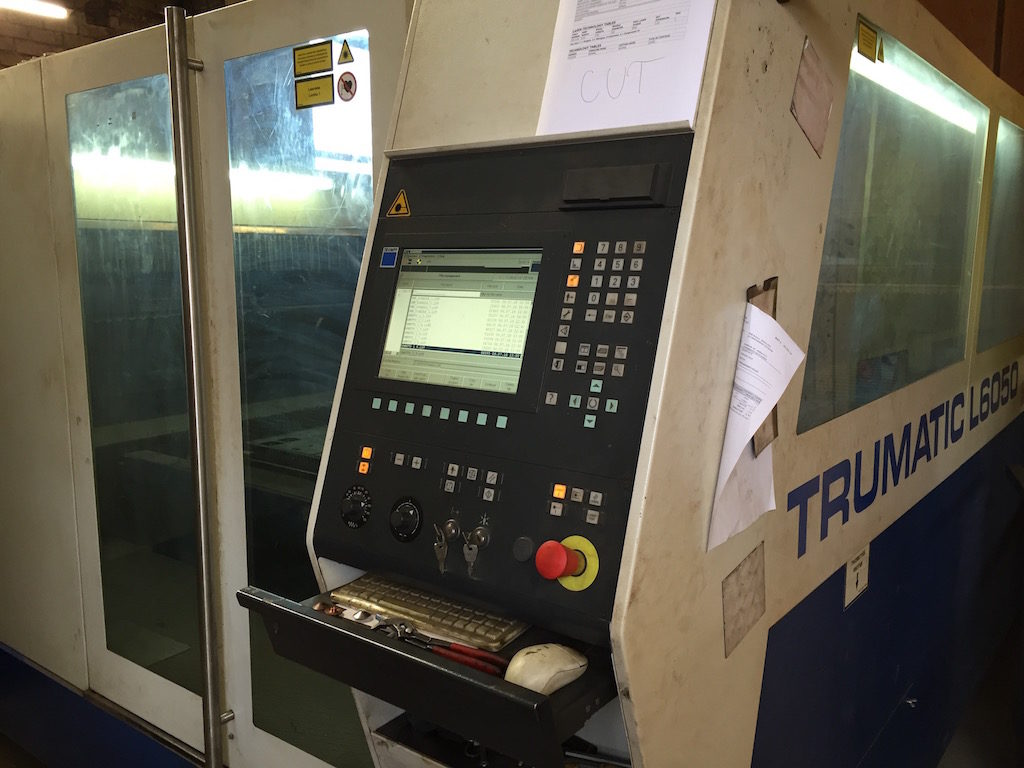 TRUMPF Laser Cutter (2004/2015), operating hours 48754 /14292 ...