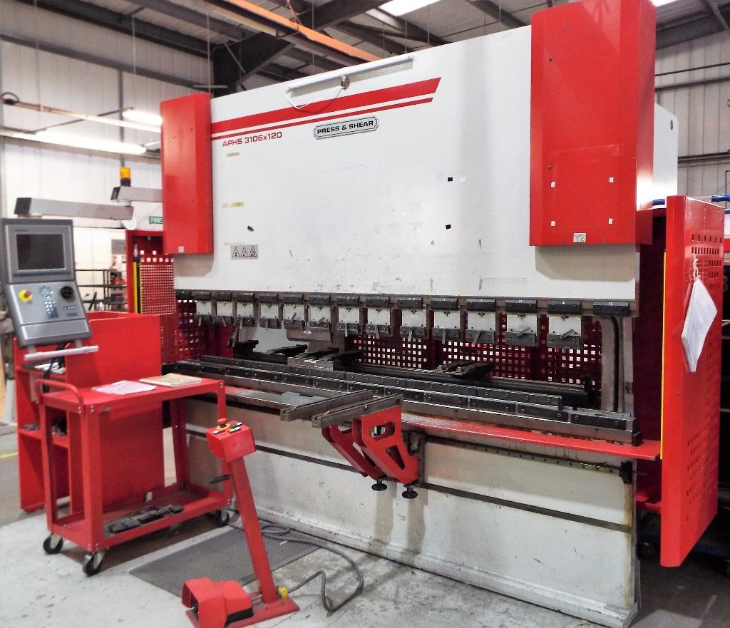 BAYKAL CNC Press Brake (2005), visible under power APHS 3106×120 ...