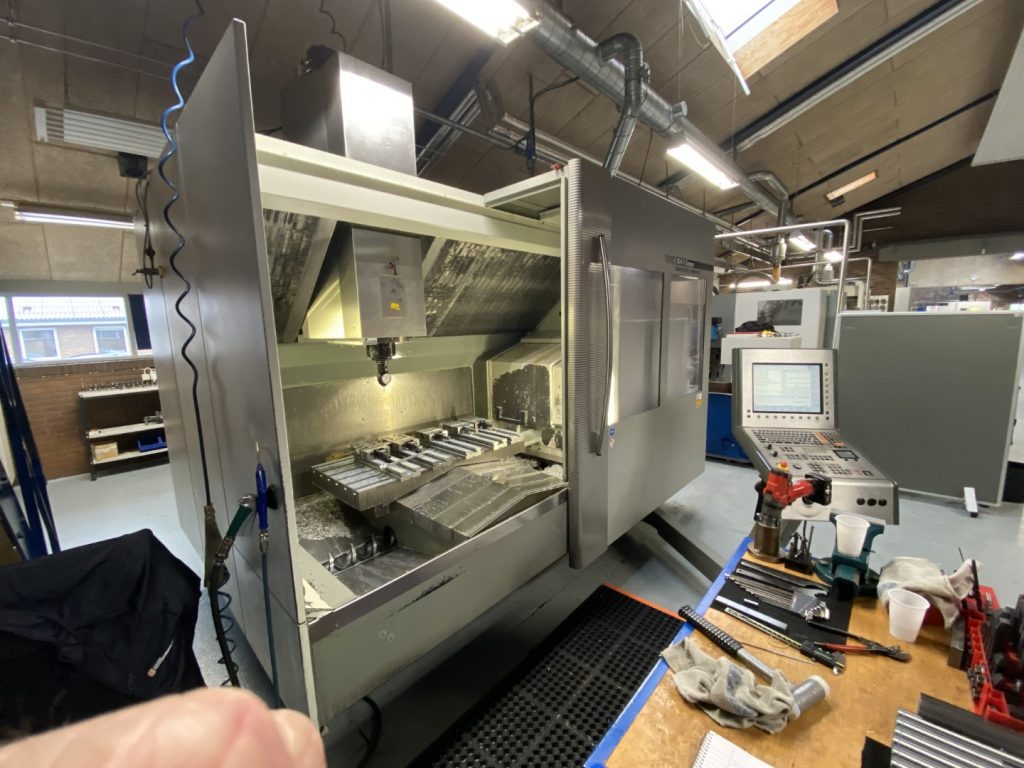 DMG Machining Centre DMU 104V LINEAR (2004) (2004) | Machinery Delivery