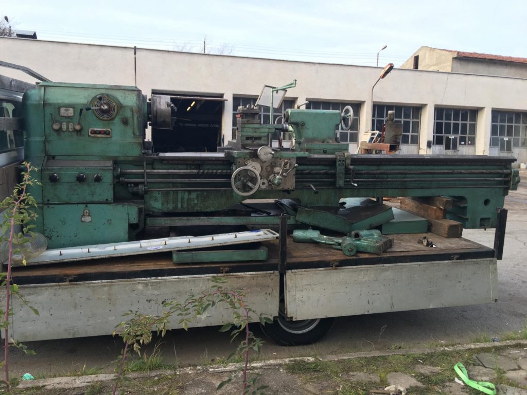 ZMM Centre Lathe, good working condition, visible under power C13MB ...